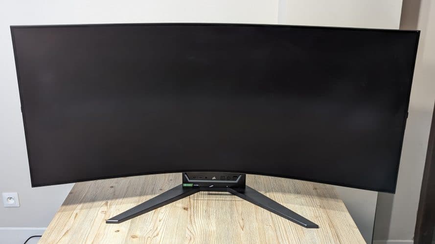 Test Corsair Xeneon Flex 45WQHD240 - L'écran gaming flexible de la démesure