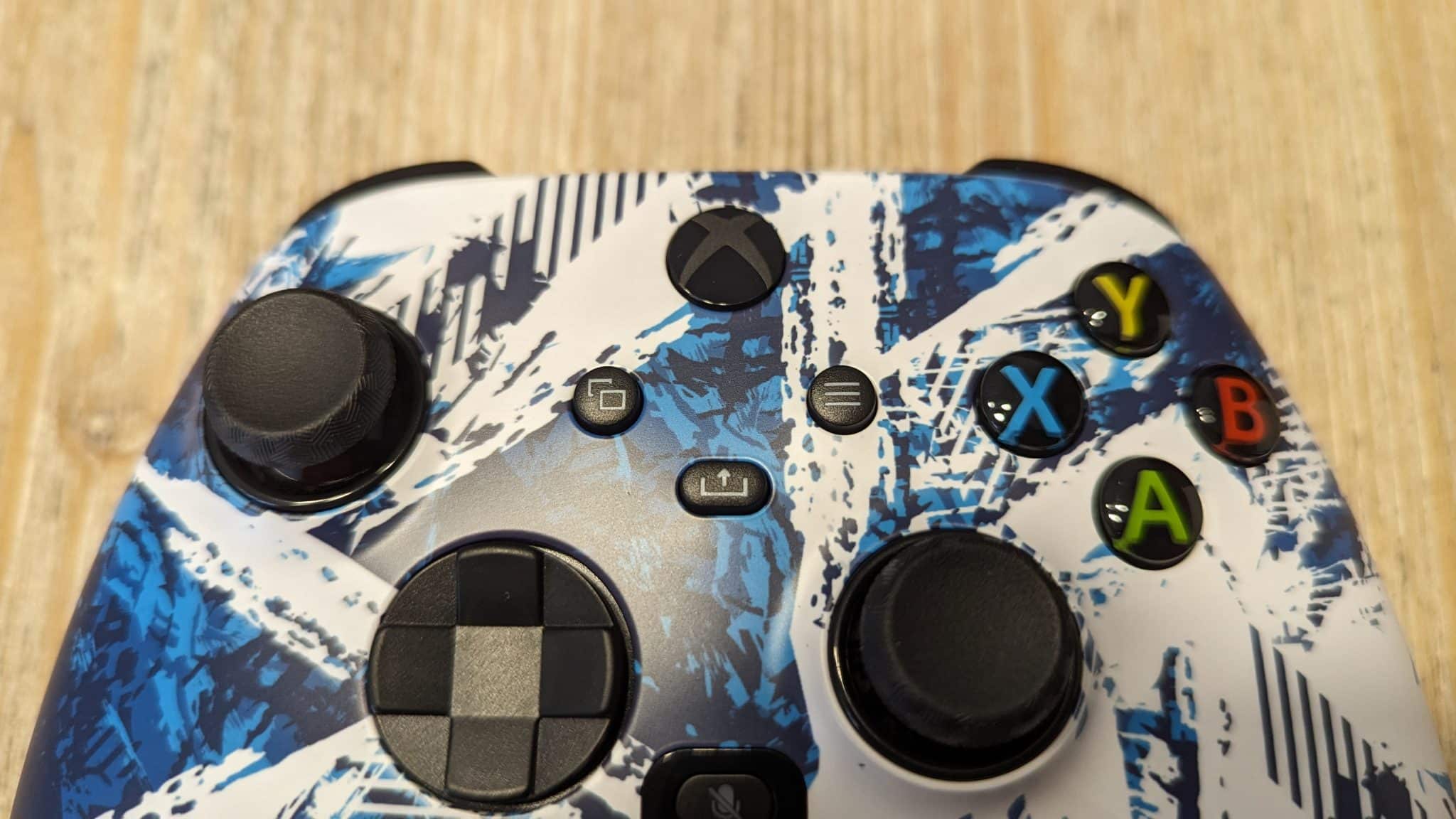 Test SCUF Instinct Pro - Une excellente manette Xbox haut de gamme